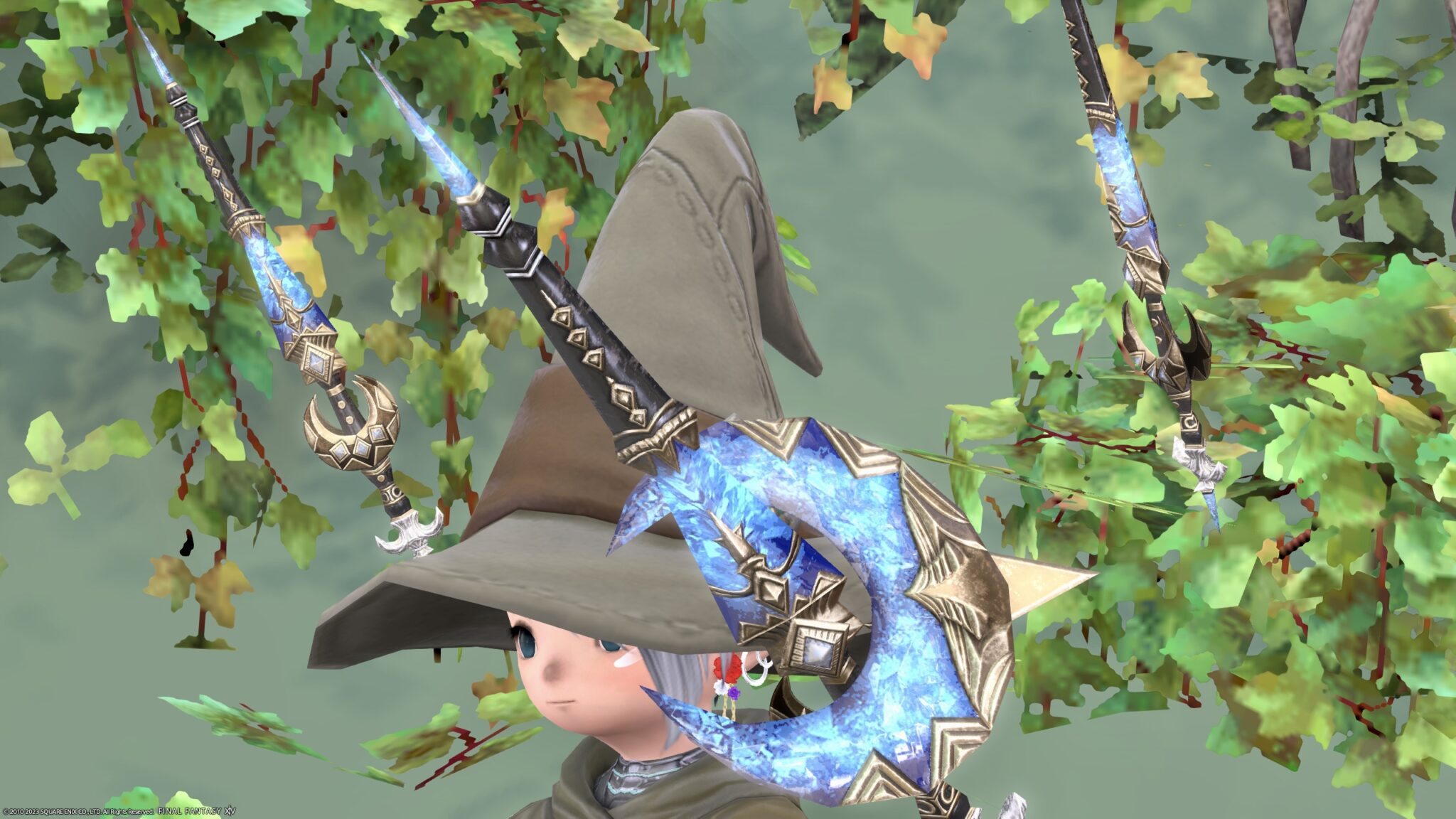 A beautiful sage weapon that looks like crescent moon glass work “Lunar ...