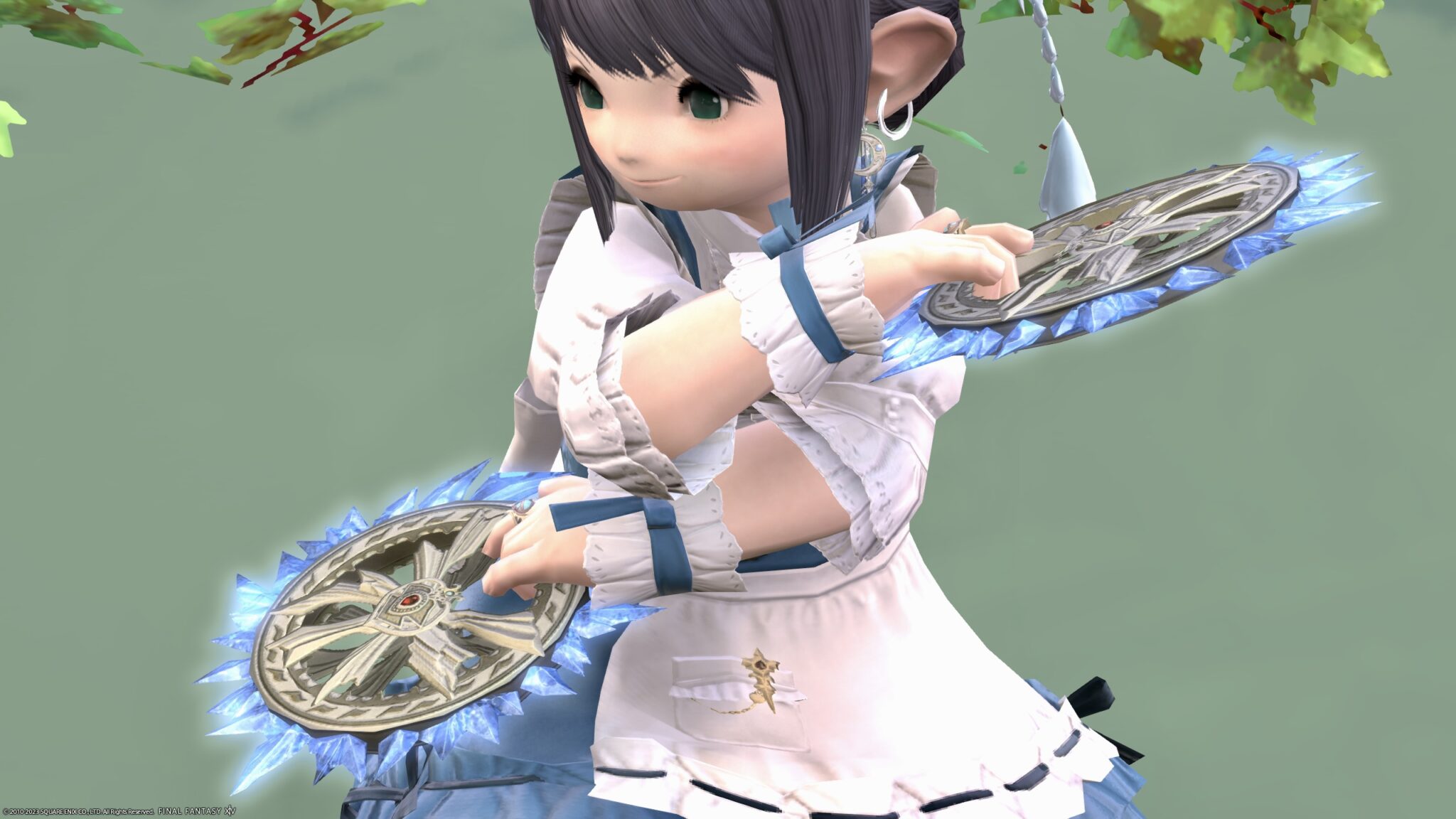 Beautiful blue crystal dancer throwing weapon “Bluespirit Glaives ...